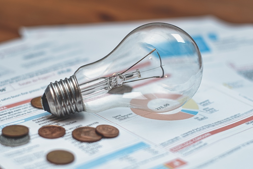 10月新電價拍板！民生電價微調0.71%、產業用電凍漲 | ESG遠見 - 永續共好